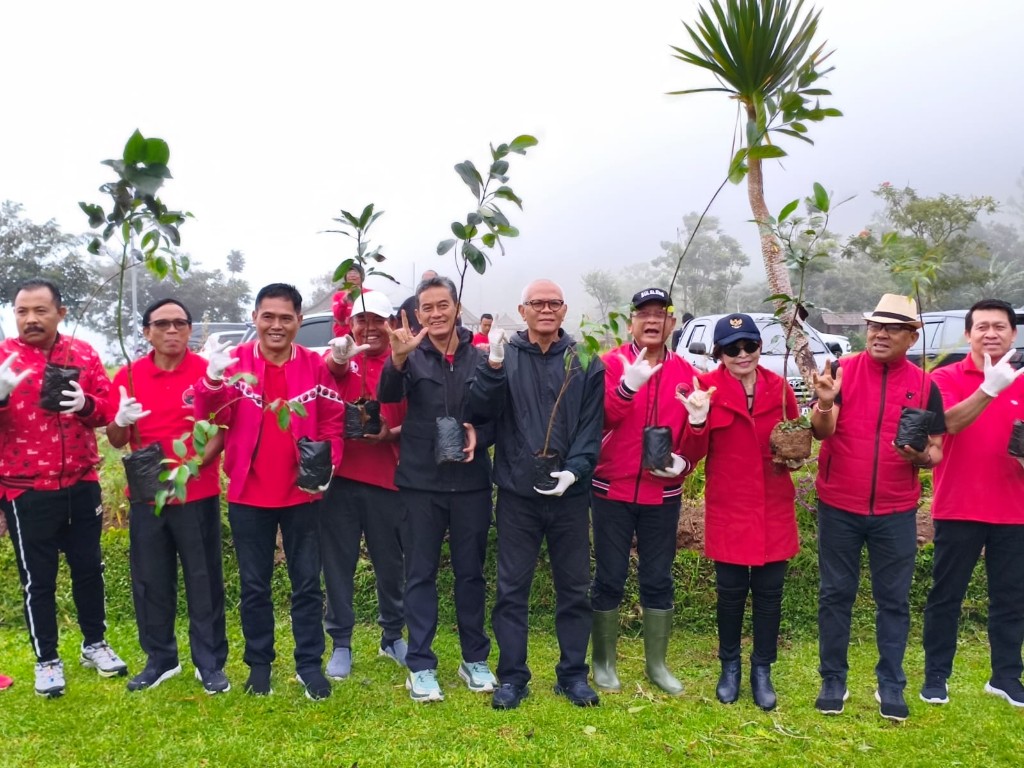 PDIP Gelar “Merawat Pertiwi” di Ulun Danu Buyan, Desa...
