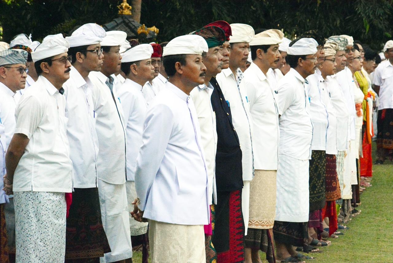ASN Pemprov Contoh Apel Berbusana Adat Bali